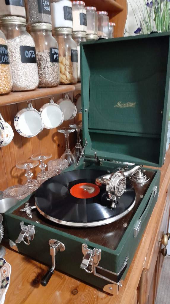 My 1930s Maxitone Wind-Up Gramophone - The 1940's Experiment